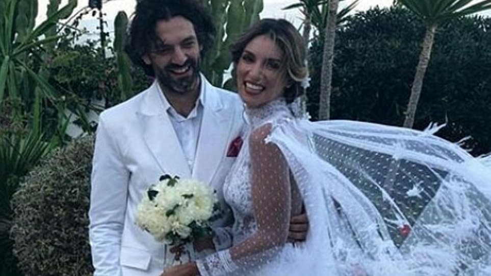 Η Αθηνά Οικονομάκου παντρεύτηκε στη Μύκονο