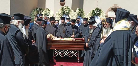 Η εξόδιος ακολουθία του μακαριστού μητροπολίτη Περιστερίου