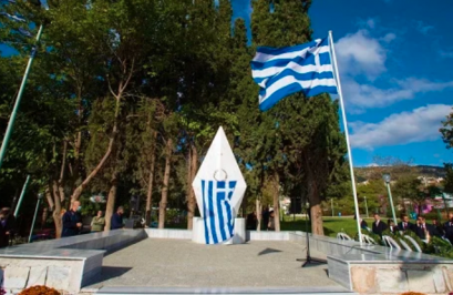 Αποκαλυπτήρια μνημείου Πετρουπολιωτών Πεσόντων στο Ελληνοαλβανικό ...