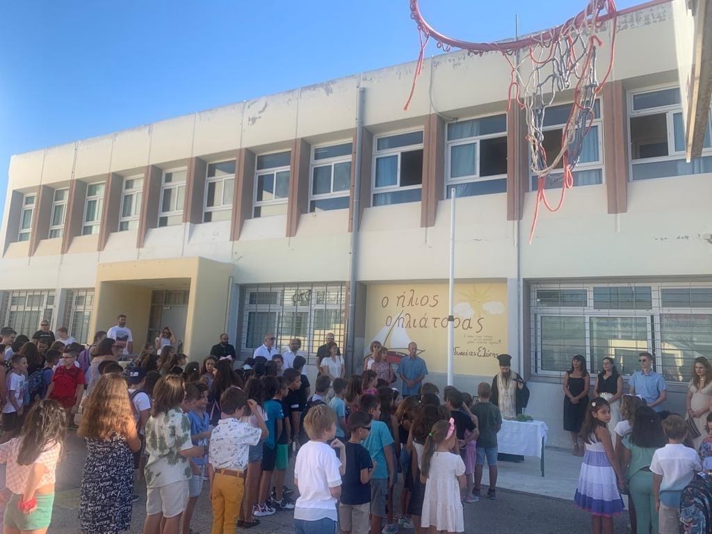Καλή σχολική χρονιά σε όλα τα παιδιά! Αγιασμός στα σχολεία του ...